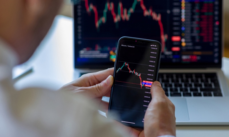 Penyebab Harga Saham Turun, Ini Cara Bijak Menghadapinya!